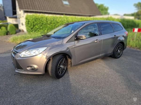 Brown Ford Focus 2012 in Sakiai, with an engine capacity of 1.00 L and mileage of 183 thousand km for 2600 €, photo 1 on AUTOMOTO.COM.LV