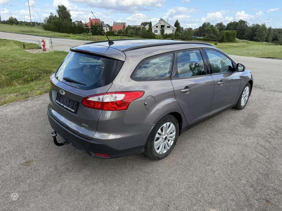 Brown Ford Focus 2013 in Kelme, with an engine capacity of 1.56 L and mileage of 274 thousand km for 2899 €, photo 8 on AUTOMOTO.COM.LV