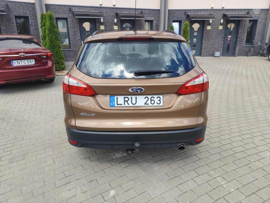 Brown Ford Focus 2013 in Kaunas, with an engine capacity of 2.00 L and mileage of 278 thousand km for 1600 €, photo 3 on AUTOMOTO.COM.LV