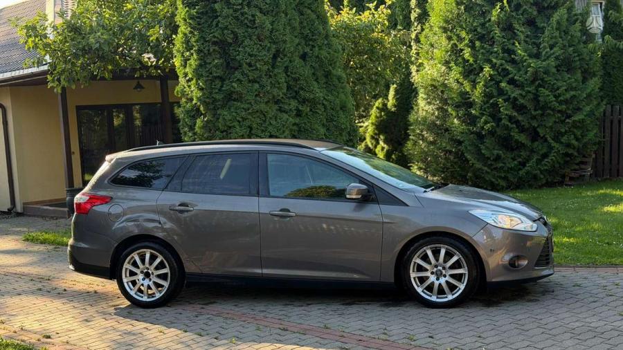 Brown Ford Focus 2013 in Vilnius, with an engine capacity of 2.00 L and mileage of 234 thousand km for 1950 €, photo 7 on AUTOMOTO.COM.LV