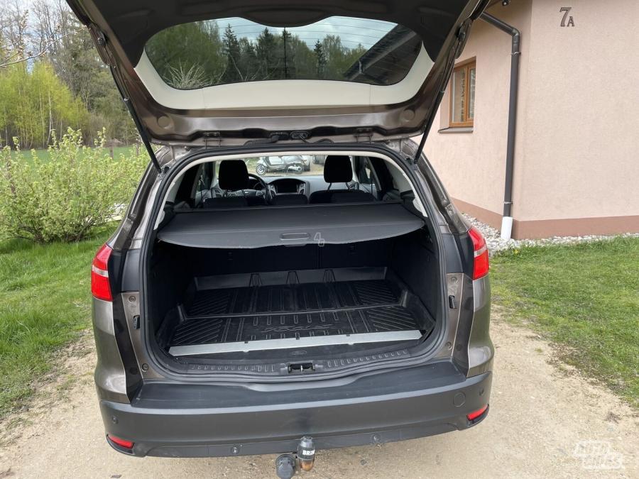 Brown Ford Focus 2016 in Sakiai, with an engine capacity of 1.50 L and mileage of 301 thousand km for 5499 €, photo 14 on AUTOMOTO.COM.LV