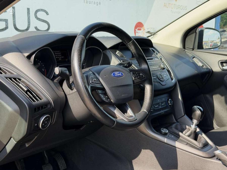 Brown Ford Focus 2016 in Taurage, with an engine capacity of 1.50 L and mileage of 280 thousand km for 4300 €, photo 12 on AUTOMOTO.COM.LV