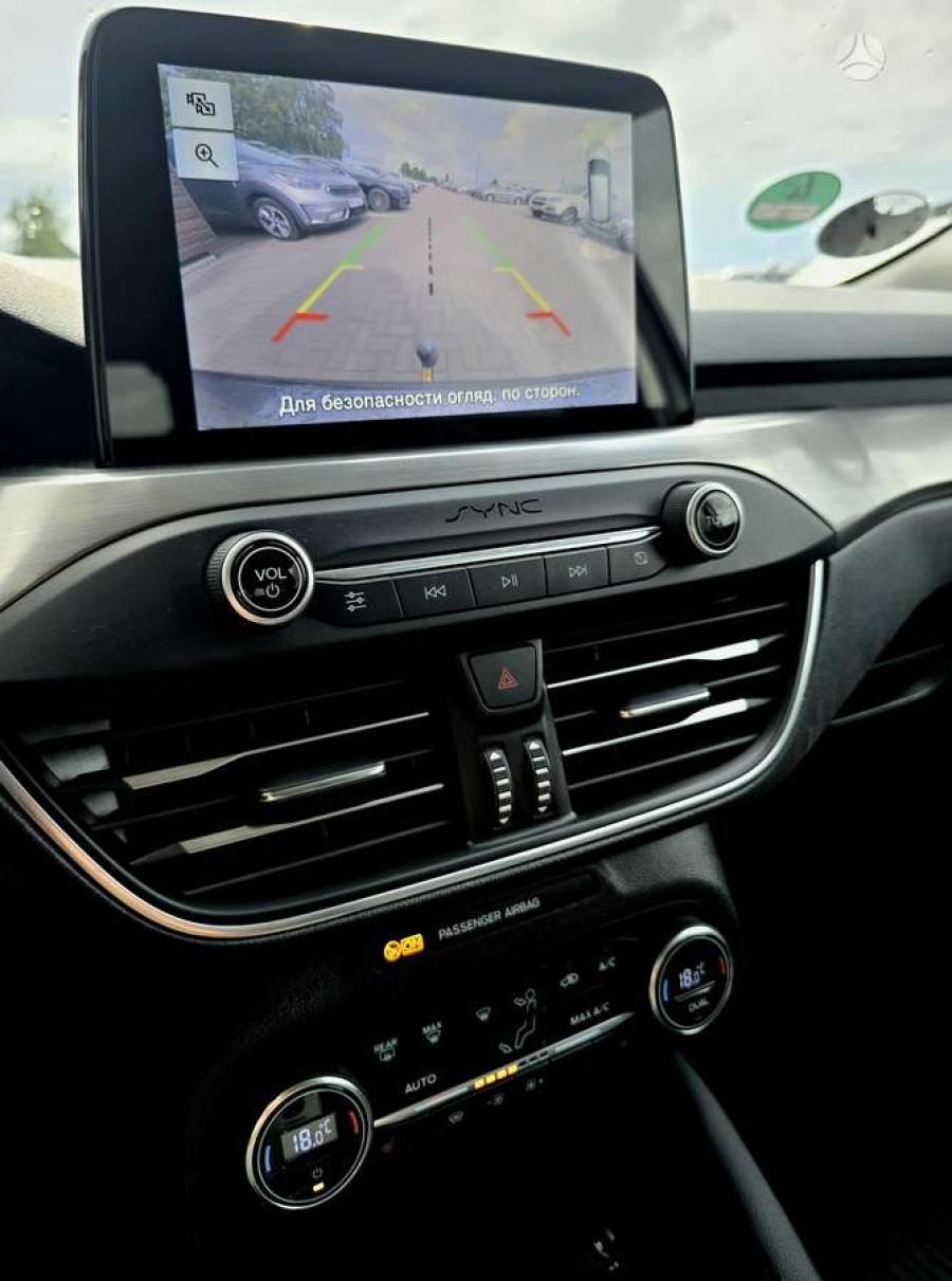 Brown Ford Focus 2019 in Taurage, with an engine capacity of 1.50 L and mileage of 107 thousand km for 9900 €, photo 17 on AUTOMOTO.COM.LV