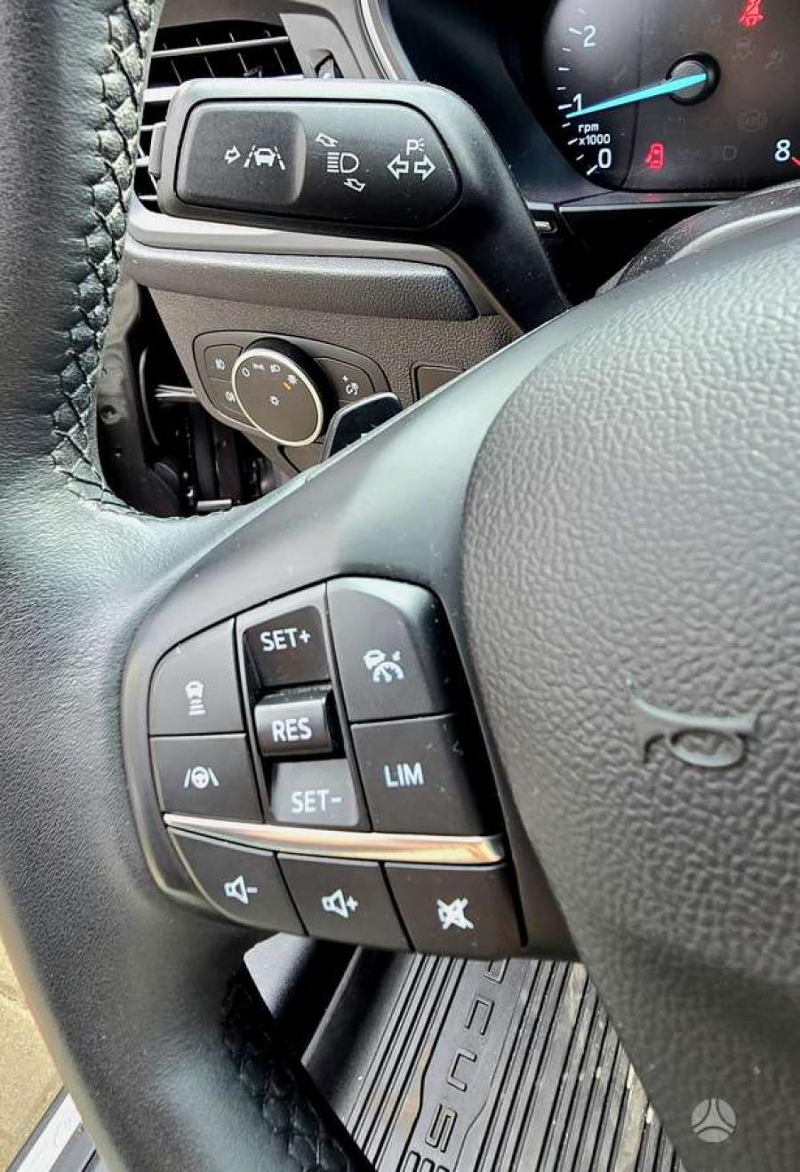 Brown Ford Focus 2019 in Taurage, with an engine capacity of 1.50 L and mileage of 107 thousand km for 9900 €, photo 20 on AUTOMOTO.COM.LV