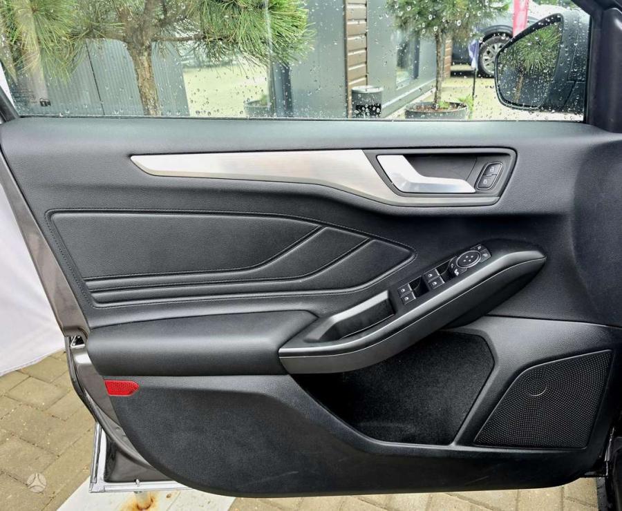 Brown Ford Focus 2019 in Taurage, with an engine capacity of 1.50 L and mileage of 107 thousand km for 9900 €, photo 31 on AUTOMOTO.COM.LV