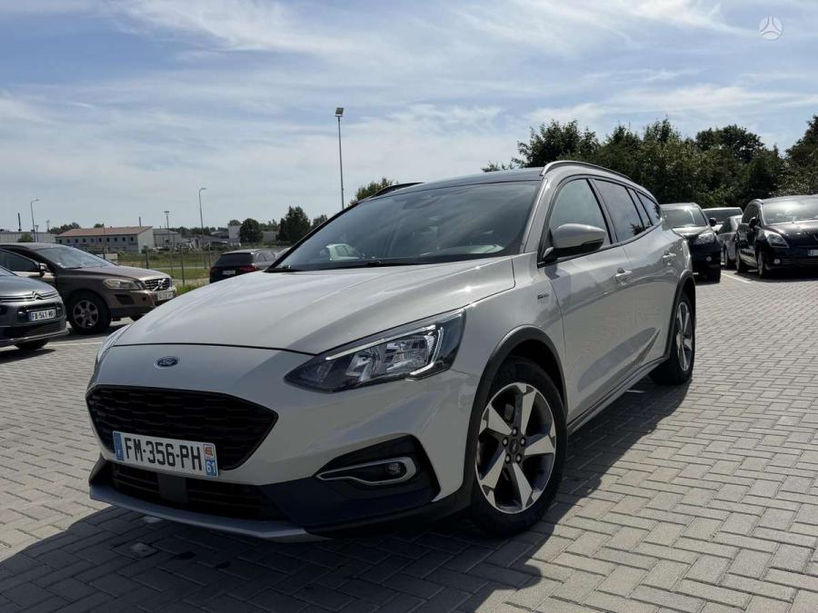 Brown Ford Focus 2019 in Taurage, with an engine capacity of 1.00 L and mileage of 88 thousand km for 10300 €, photo 1 on AUTOMOTO.COM.LV