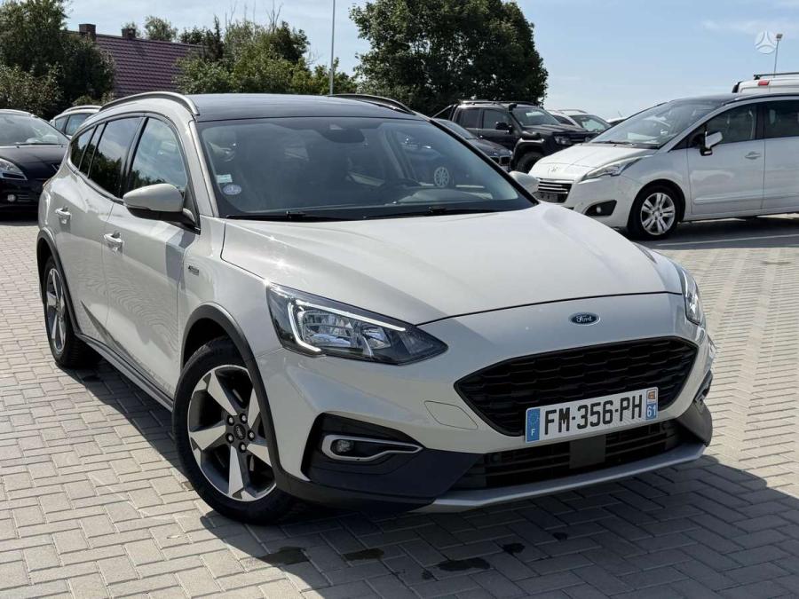 Brown Ford Focus 2019 in Taurage, with an engine capacity of 1.00 L and mileage of 88 thousand km for 10300 €, photo 3 on AUTOMOTO.COM.LV