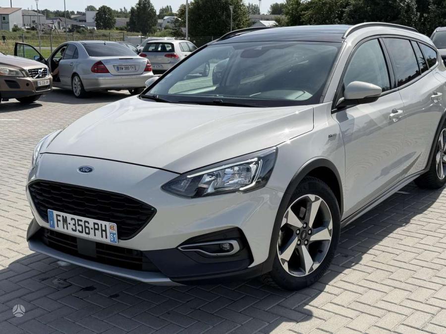 Brown Ford Focus 2019 in Taurage, with an engine capacity of 1.00 L and mileage of 88 thousand km for 10300 €, photo 4 on AUTOMOTO.COM.LV
