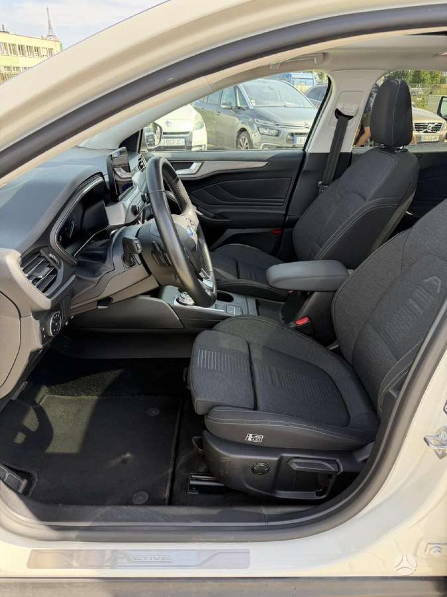 Brown Ford Focus 2019 in Taurage, with an engine capacity of 1.00 L and mileage of 88 thousand km for 10300 €, photo 24 on AUTOMOTO.COM.LV