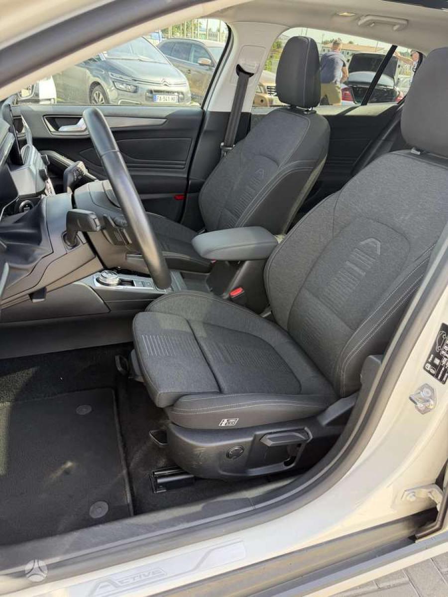 Brown Ford Focus 2019 in Taurage, with an engine capacity of 1.00 L and mileage of 88 thousand km for 10300 €, photo 25 on AUTOMOTO.COM.LV