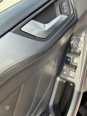 Brown Ford Focus 2019 in Taurage, with an engine capacity of 1.00 L and mileage of 88 thousand km for 10300 €, photo 26 on AUTOMOTO.COM.LV