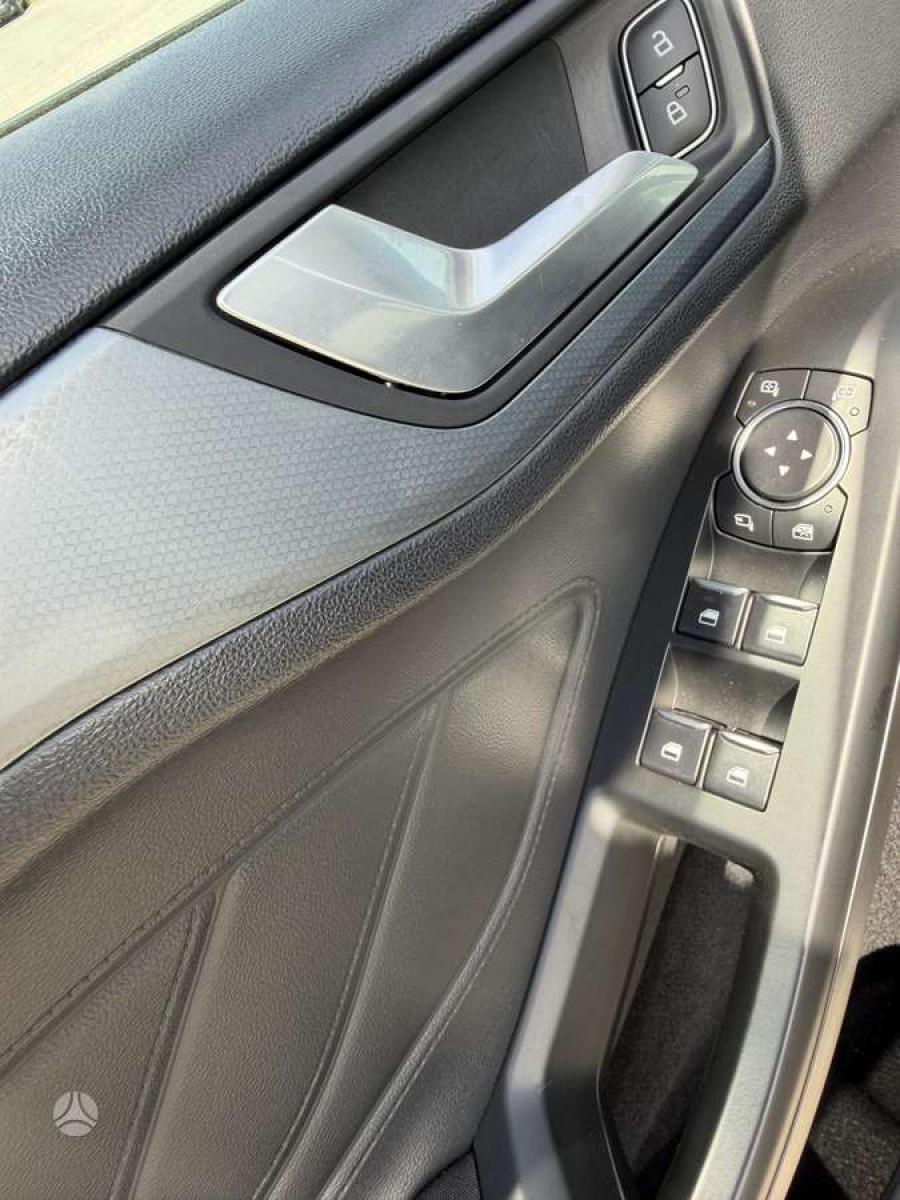Brown Ford Focus 2019 in Taurage, with an engine capacity of 1.00 L and mileage of 88 thousand km for 10300 €, photo 26 on AUTOMOTO.COM.LV