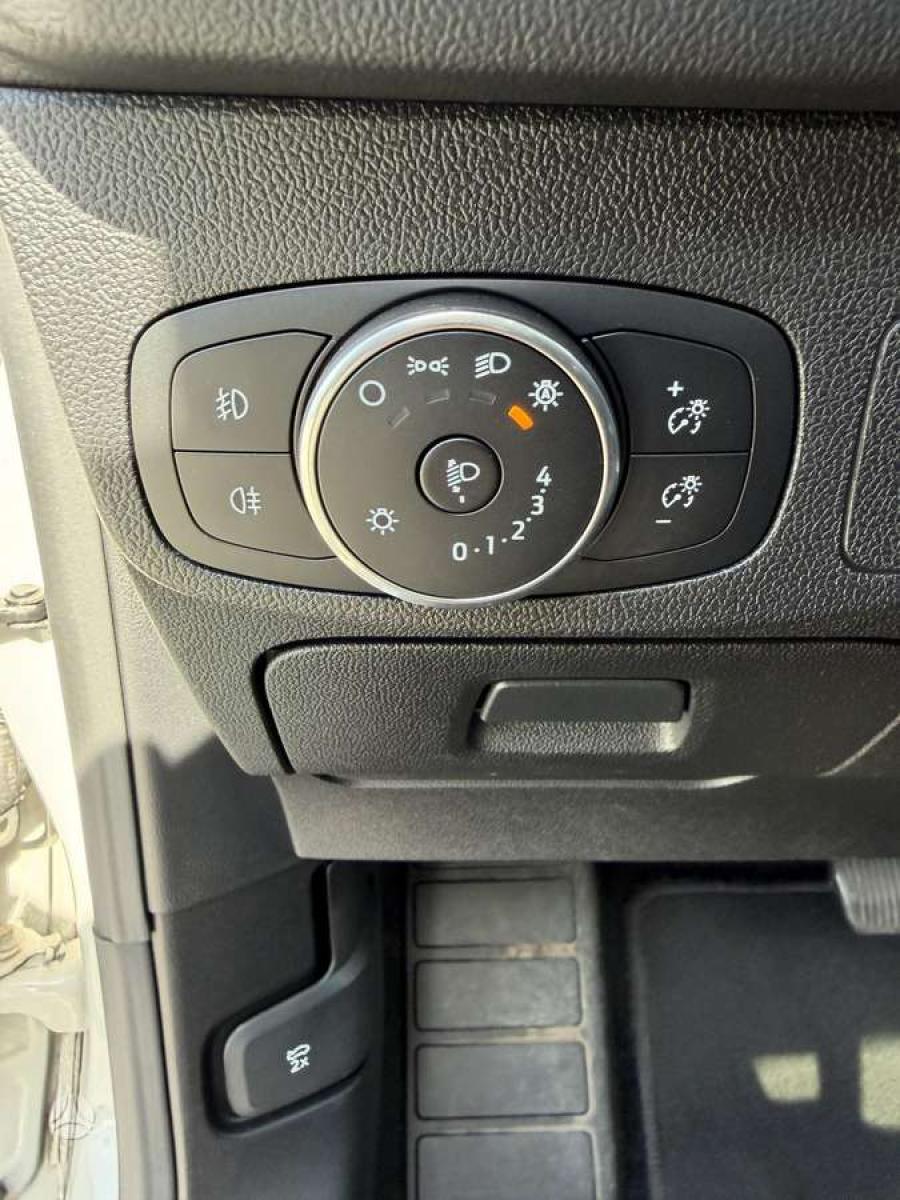 Brown Ford Focus 2019 in Taurage, with an engine capacity of 1.00 L and mileage of 88 thousand km for 10300 €, photo 27 on AUTOMOTO.COM.LV