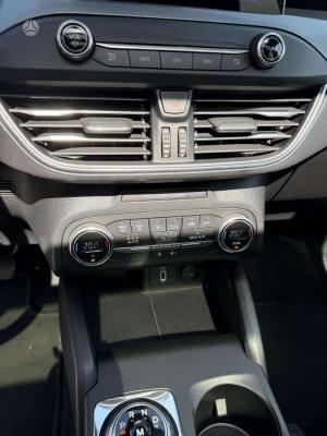 Brown Ford Focus 2019 in Taurage, with an engine capacity of 1.00 L and mileage of 88 thousand km for 10300 €, photo 31 on AUTOMOTO.COM.LV