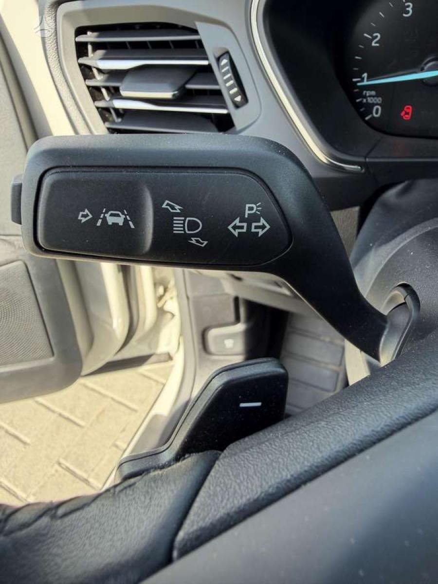 Brown Ford Focus 2019 in Taurage, with an engine capacity of 1.00 L and mileage of 88 thousand km for 10300 €, photo 36 on AUTOMOTO.COM.LV