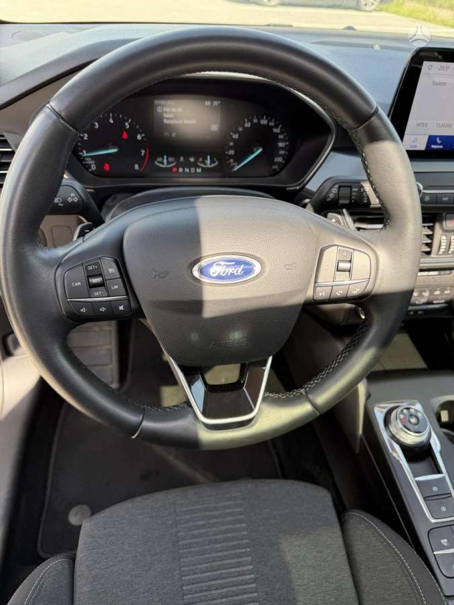 Brown Ford Focus 2019 in Taurage, with an engine capacity of 1.00 L and mileage of 88 thousand km for 10300 €, photo 37 on AUTOMOTO.COM.LV