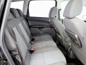 Black Ford Focus C-Max 2006 in Tallinn, with an engine capacity of 1.80 L and mileage of 269 thousand km for 699 €, photo 15 on AUTOMOTO.COM.LV