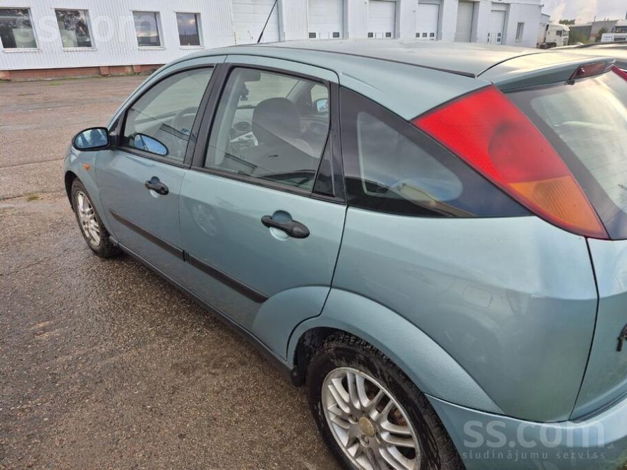 Green Ford Focus 1998 in Riga, with an engine capacity of 1.40 L and mileage of 252 thousand km for 700 €, photo 5 on AUTOMOTO.COM.LV