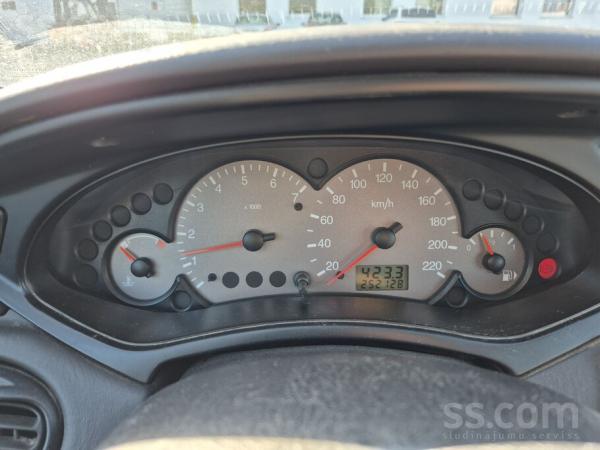 Green Ford Focus 1998 in Riga, with an engine capacity of 1.40 L and mileage of 252 thousand km for 700 €, photo 8 on AUTOMOTO.COM.LV