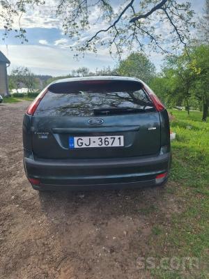 Zaļš Ford Focus 2005 Cēsis, ar dzinēja tilpumu 1.60 L un nobraukumu 285 tūkst. km par 1750 €, foto 3 vietnē AUTOMOTO.COM.LV