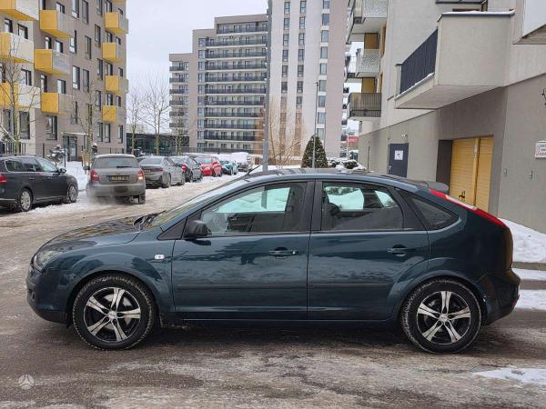 Green Ford Focus 2005 in Vilnius, with an engine capacity of 2.00 L and mileage of 262 thousand km for 950 €, photo 5 on AUTOMOTO.COM.LV