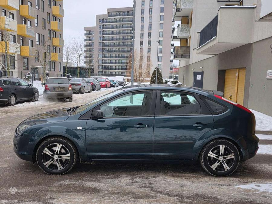 Green Ford Focus 2005 in Vilnius, with an engine capacity of 2.00 L and mileage of 262 thousand km for 950 €, photo 5 on AUTOMOTO.COM.LV