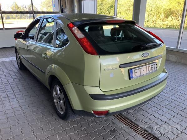 Green Ford Focus 2006 in Jelgava, with an engine capacity of 1.60 L and mileage of 253 thousand km for 1450 €, photo 4 on AUTOMOTO.COM.LV