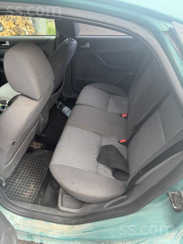 Zaļš Ford Focus 2007 Rēzekne, ar dzinēja tilpumu 1.60 L un nobraukumu 370 tūkst. km par 950 €, foto 5 vietnē AUTOMOTO.COM.LV