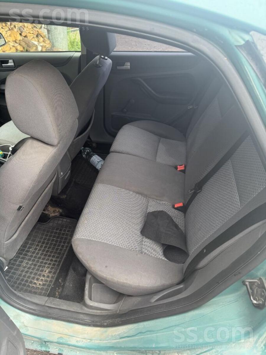 Zaļš Ford Focus 2007 Rēzekne, ar dzinēja tilpumu 1.60 L un nobraukumu 370 tūkst. km par 950 €, foto 6 vietnē AUTOMOTO.COM.LV