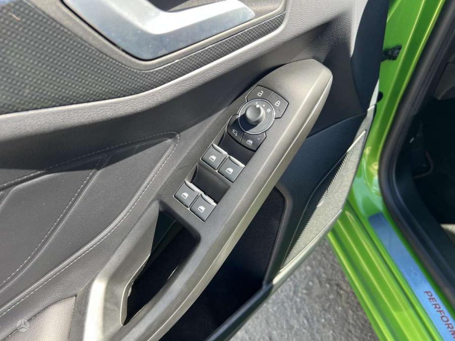 Zaļš Ford Focus 2024 Kauņa, ar dzinēja tilpumu 2.26 L un nobraukumu 23 tūkst. km par 14900 €, foto 41 vietnē AUTOMOTO.COM.LV