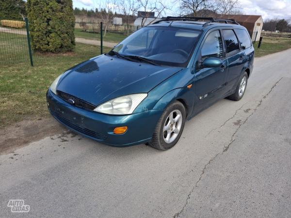 Green Ford Focus 2000 in Mazeikiai, with an engine capacity of 1.80 L and mileage of 300 thousand km for 320 €, photo 1 on AUTOMOTO.COM.LV