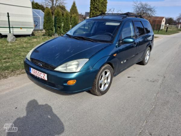 Green Ford Focus 2000 in Mazeikiai, with an engine capacity of 1.80 L and mileage of 326 thousand km for 380 €, photo 1 on AUTOMOTO.COM.LV