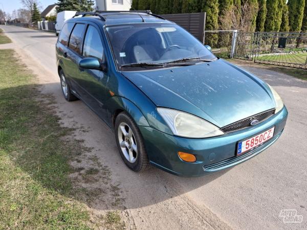 Green Ford Focus 2000 in Mazeikiai, with an engine capacity of 1.80 L and mileage of 326 thousand km for 380 €, photo 2 on AUTOMOTO.COM.LV