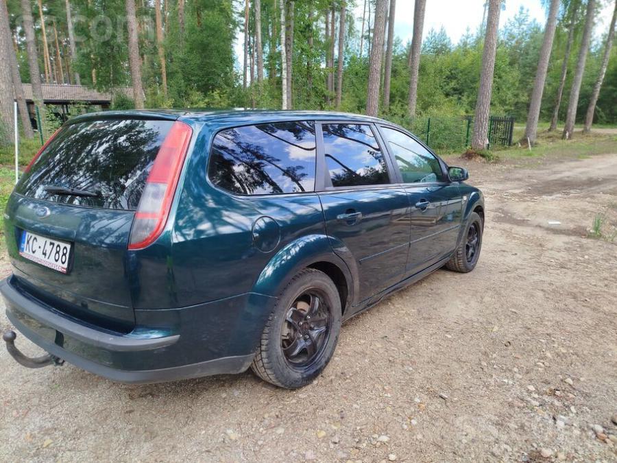 Green Ford Focus 2007 in Riga, with an engine capacity of 1.60 L and mileage of 305 thousand km for 1050 €, photo 3 on AUTOMOTO.COM.LV