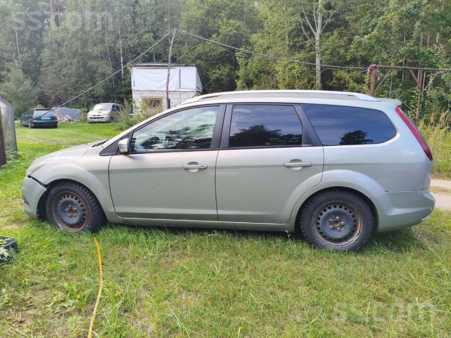 Zaļš Ford Focus 2010 Rīga, ar dzinēja tilpumu 1.60 L un nobraukumu 255 tūkst. km par 400 €, foto 3 vietnē AUTOMOTO.COM.LV