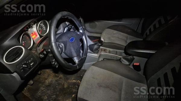 Zaļš Ford Focus 2010 Rīga, ar dzinēja tilpumu 1.60 L un nobraukumu 255 tūkst. km par 400 €, foto 5 vietnē AUTOMOTO.COM.LV