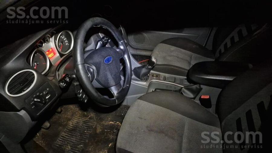 Zaļš Ford Focus 2010 Rīga, ar dzinēja tilpumu 1.60 L un nobraukumu 255 tūkst. km par 400 €, foto 6 vietnē AUTOMOTO.COM.LV
