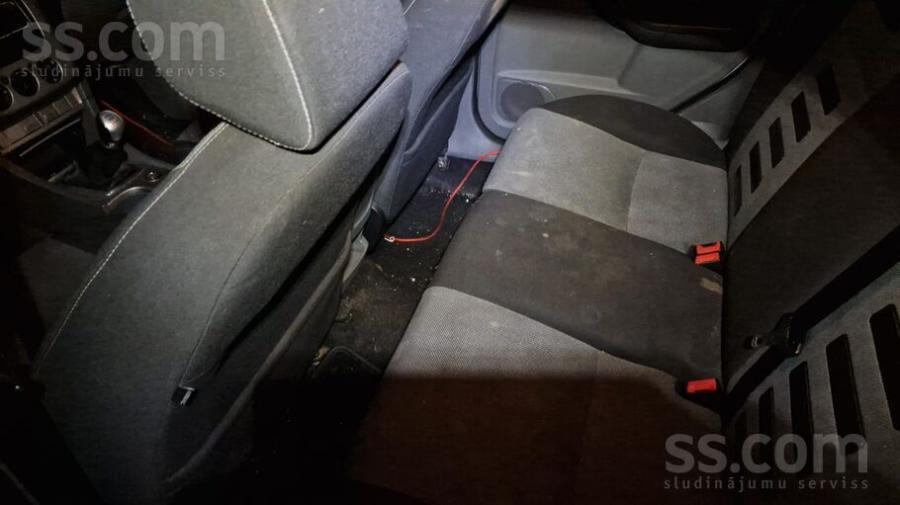 Zaļš Ford Focus 2010 Rīga, ar dzinēja tilpumu 1.60 L un nobraukumu 255 tūkst. km par 400 €, foto 7 vietnē AUTOMOTO.COM.LV