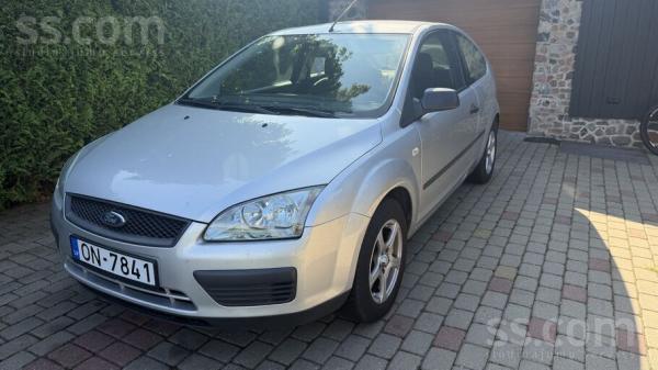 Grey Ford Focus 2006 in Limbazi, with an engine capacity of 1.60 L and mileage of 284 thousand km for 1950 €, photo 1 on AUTOMOTO.COM.LV