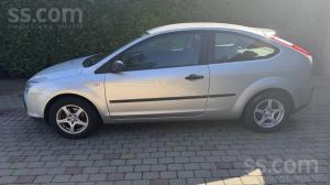 Grey Ford Focus 2006 in Limbazi, with an engine capacity of 1.60 L and mileage of 284 thousand km for 1950 €, photo 3 on AUTOMOTO.COM.LV