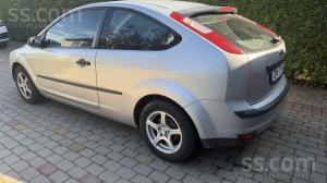 Grey Ford Focus 2006 in Limbazi, with an engine capacity of 1.60 L and mileage of 284 thousand km for 1950 €, photo 4 on AUTOMOTO.COM.LV