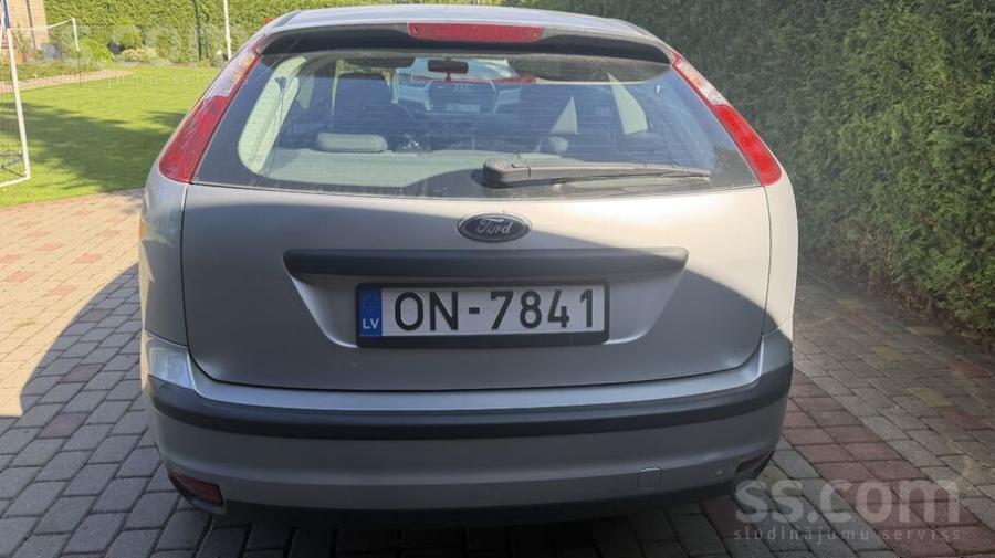 Grey Ford Focus 2006 in Limbazi, with an engine capacity of 1.60 L and mileage of 284 thousand km for 1950 €, photo 5 on AUTOMOTO.COM.LV