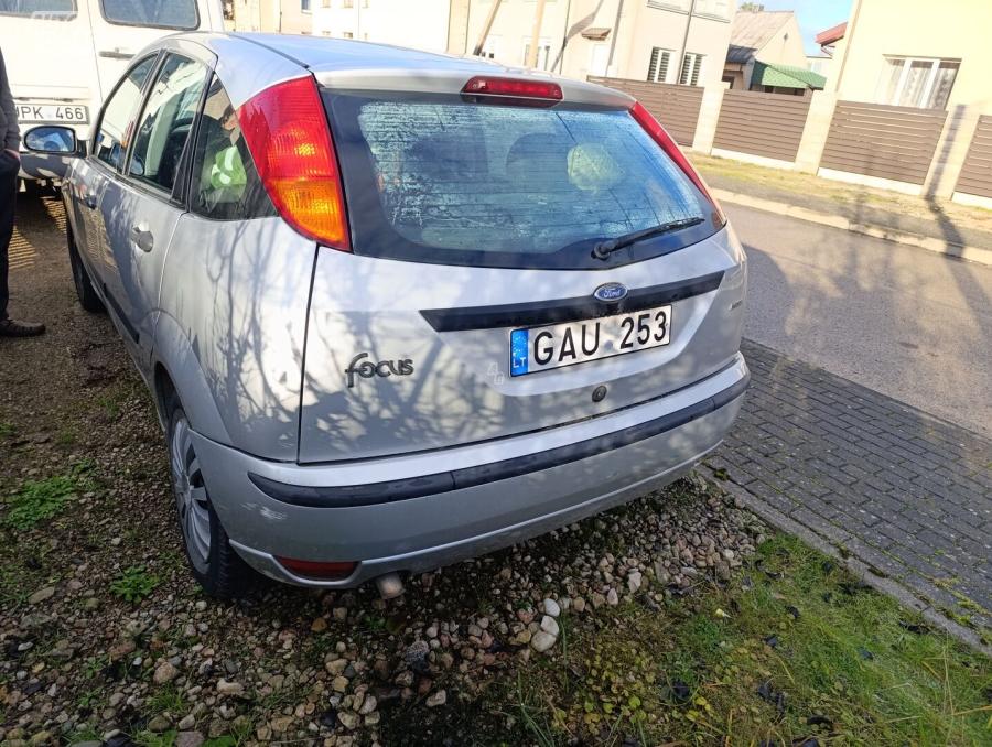 Pelēks Ford Focus 2000 Klaipėda, ar dzinēja tilpumu 1.80 L un nobraukumu 100 tūkst. km par 750 €, foto 4 vietnē AUTOMOTO.COM.LV