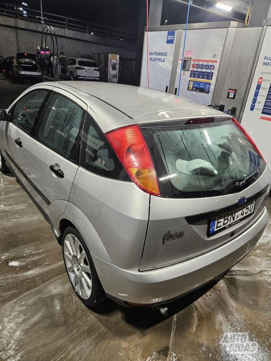 Grey Ford Focus 2000 in Vilnius, with an engine capacity of 1.60 L and mileage of 194 thousand km for 700 €, photo 2 on AUTOMOTO.COM.LV