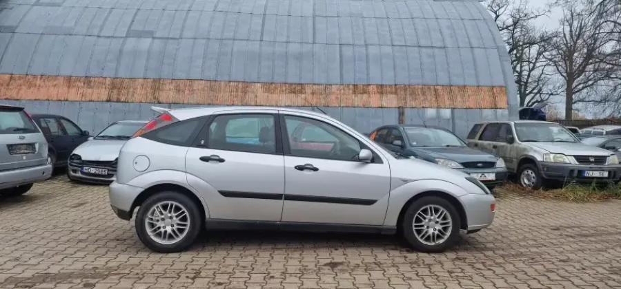 Pelēks Ford Focus 2000 Valmiera, ar dzinēja tilpumu 1.80 L un nobraukumu 264 tūkst. km par 1050 €, foto 3 vietnē AUTOMOTO.COM.LV