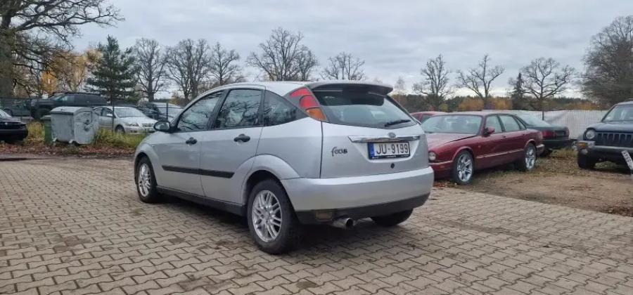 Pelēks Ford Focus 2000 Valmiera, ar dzinēja tilpumu 1.80 L un nobraukumu 264 tūkst. km par 1050 €, foto 6 vietnē AUTOMOTO.COM.LV