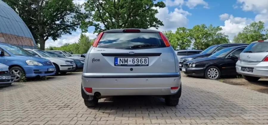 Pelēks Ford Focus 2000 Valmiera, ar dzinēja tilpumu 1.80 L un nobraukumu 231 tūkst. km par 1150 €, foto 5 vietnē AUTOMOTO.COM.LV