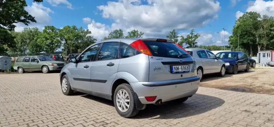 Pelēks Ford Focus 2000 Valmiera, ar dzinēja tilpumu 1.80 L un nobraukumu 231 tūkst. km par 1150 €, foto 6 vietnē AUTOMOTO.COM.LV