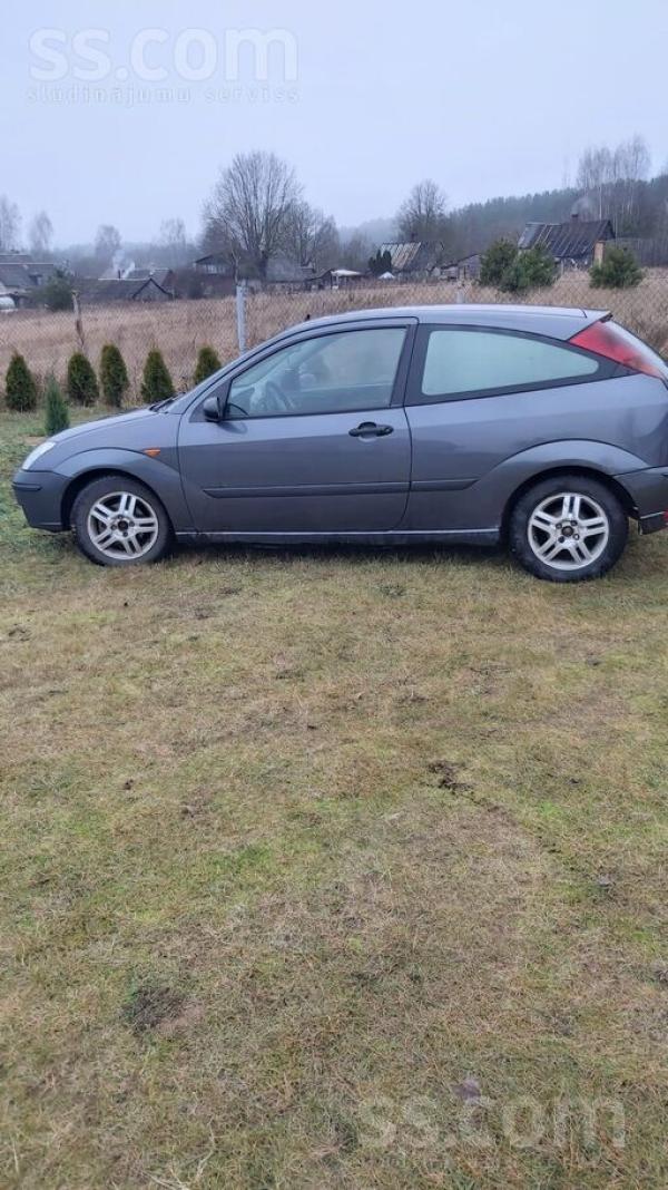 Pelēks Ford Focus 2002 Daugavpils, ar dzinēja tilpumu 1.80 L un nobraukumu 387 tūkst. km par 1500 €, foto 7 vietnē AUTOMOTO.COM.LV