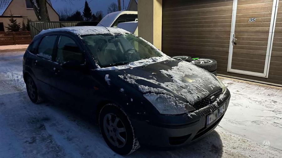 Pelēks Ford Focus 2002 Viļņa, ar dzinēja tilpumu 1.60 L un nobraukumu 258 tūkst. km par 650 €, foto 4 vietnē AUTOMOTO.COM.LV